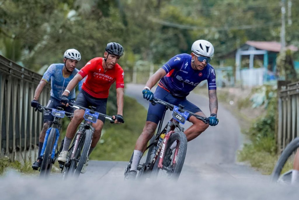 Luis Mejía y Adriana Rojas dominan la novena edición de Volcano 100 - Mi Prensa